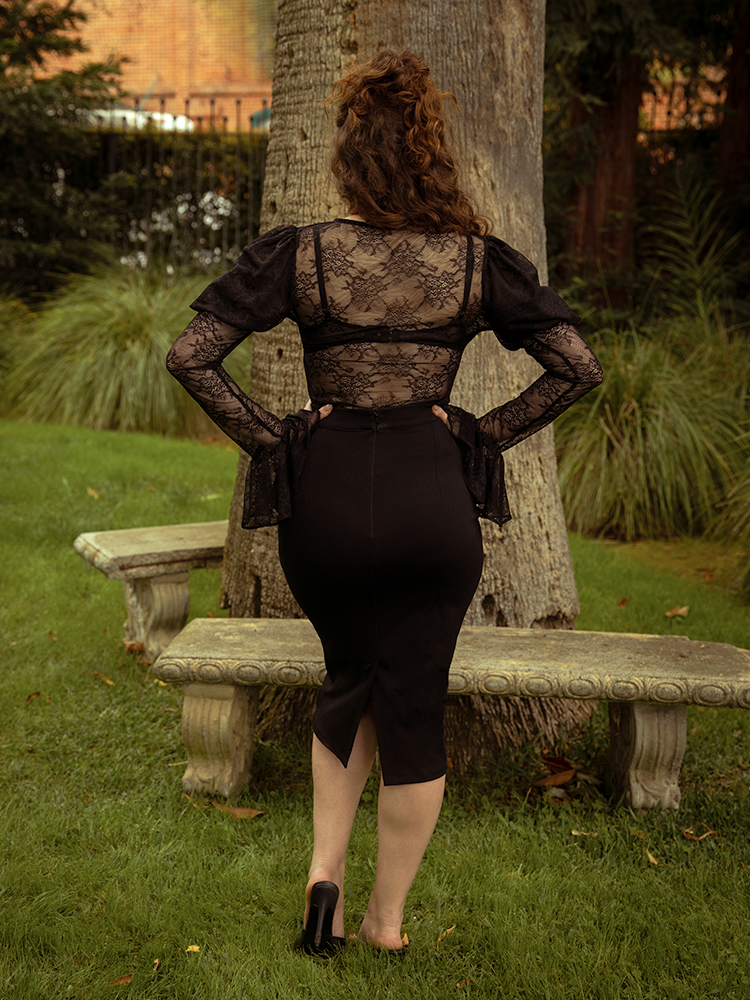 Juliet Lace Top in Black | Gothic Lace Elegance – La Femme En Noir