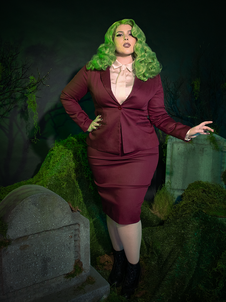 Vamp Suiting Skirt in Burgundy | Goth Style Clothing – La Femme En Noir