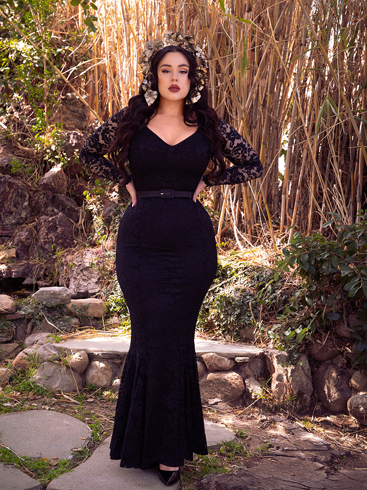 Black Marilyn Lace Gown in Black | Gothic Clothing – La Femme En Noir